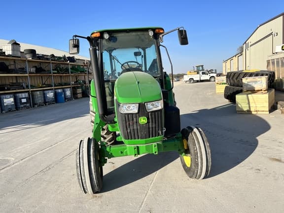 Tractor Zoom - 2021 John Deere 5075M