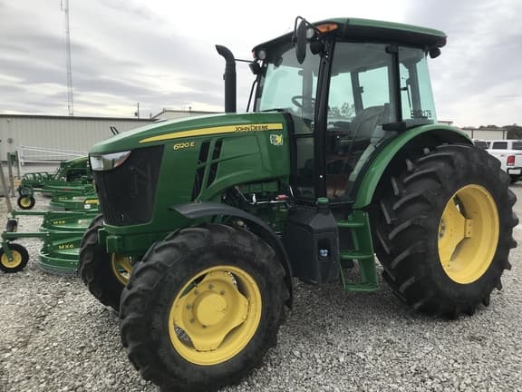 Tractor Zoom - 2019 John Deere 6120E