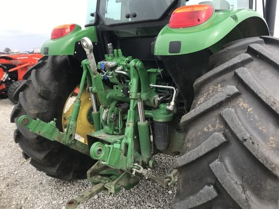 Tractor Zoom - 2019 John Deere 6120E