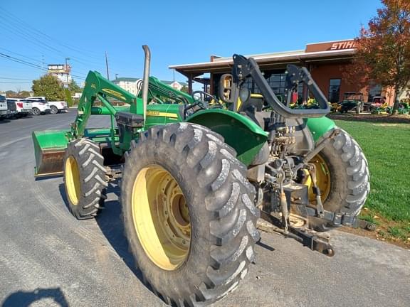 Tractor Zoom - 2006 John Deere 5525