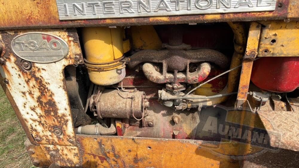Tractor Zoom - International Harvester T-340