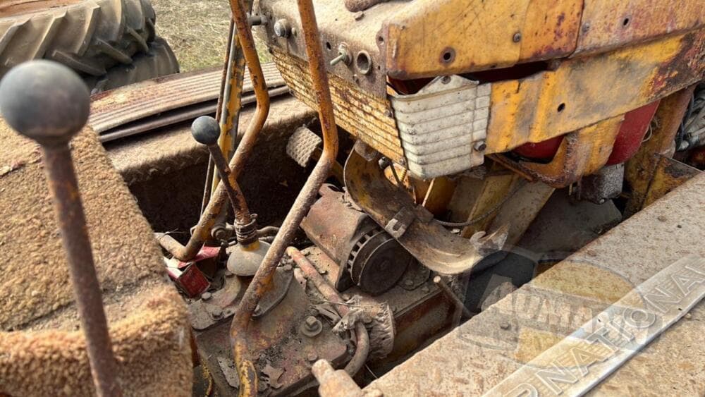Tractor Zoom - International Harvester T-340