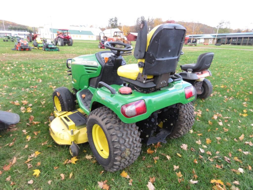 Tractor Zoom - John Deere X748