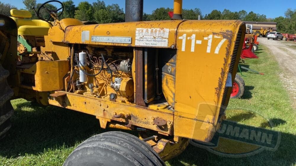Tractor Zoom - John Deere 700A