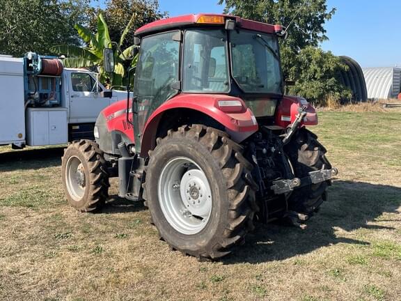 Tractor Zoom - 2014 Case IH Farmall 105C