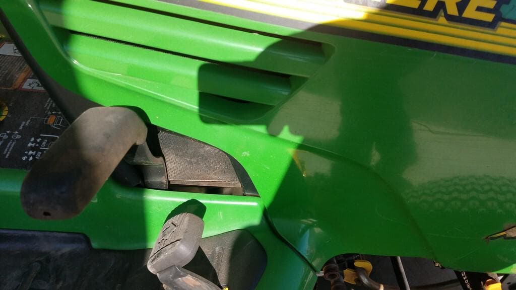 Tractor Zoom - John Deere X585