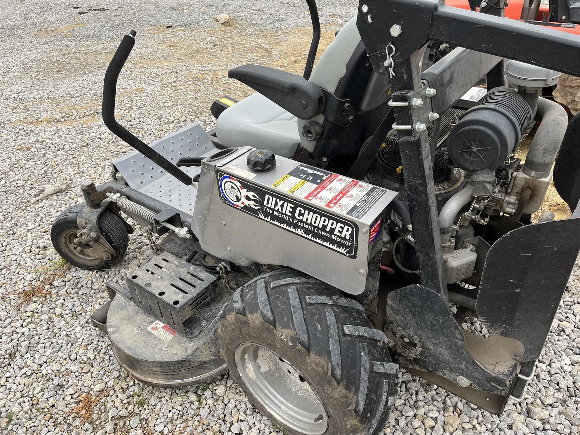 Tractor Zoom - Dixie Chopper Silver Eagle