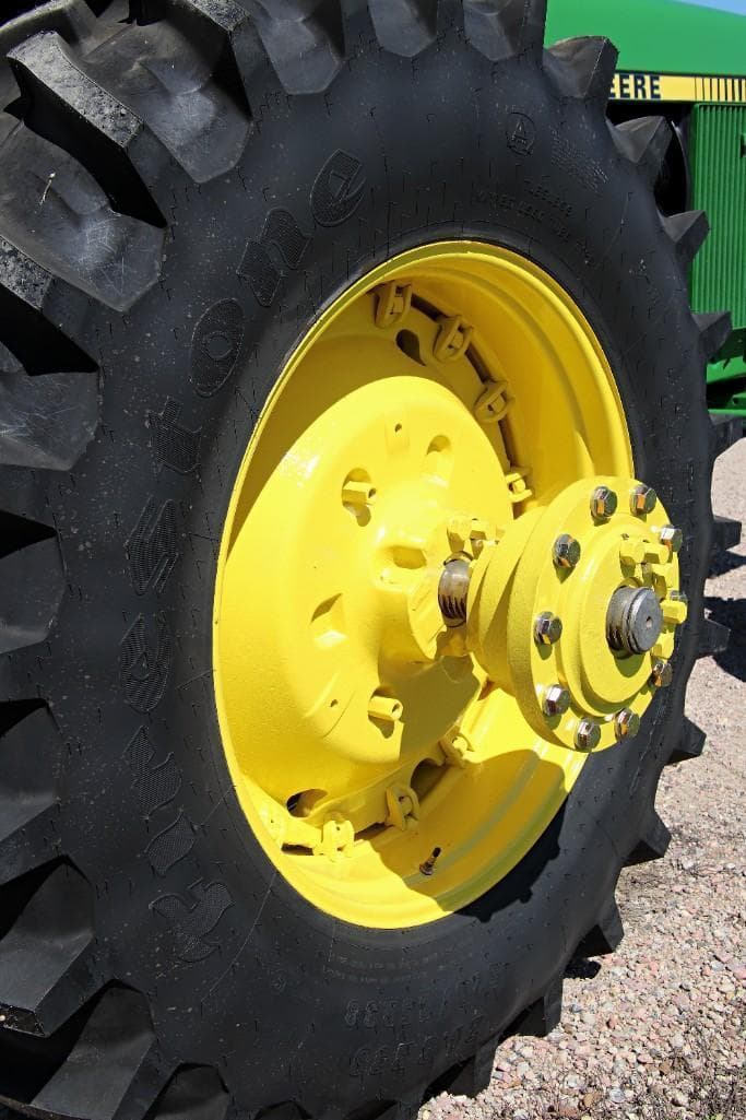 Tractor Zoom - 1983 John Deere 4250