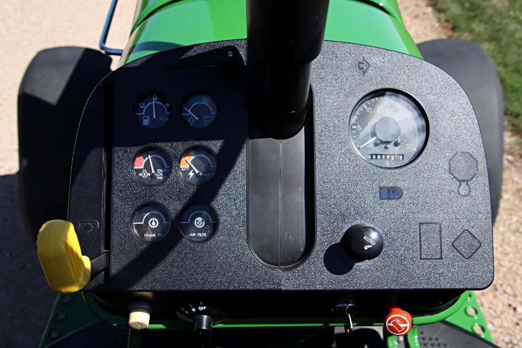 Tractor Zoom - 1983 John Deere 4250