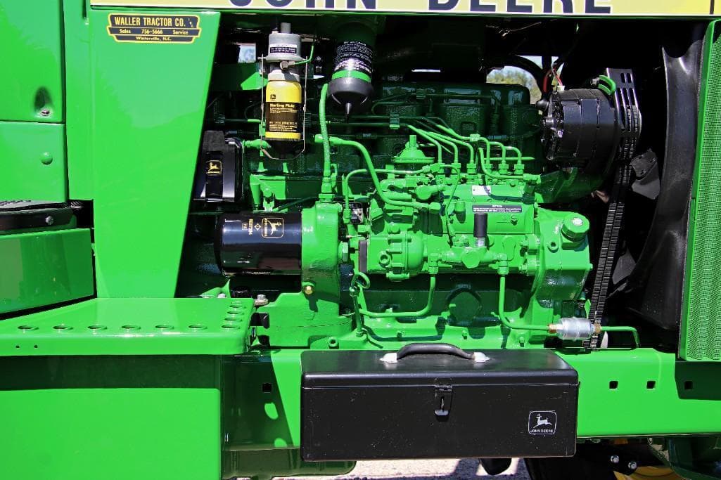 Tractor Zoom - 1983 John Deere 4250
