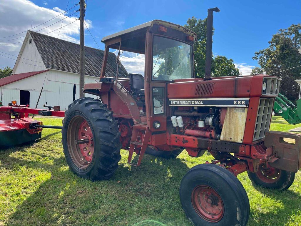 Tractor Zoom - International Harvester 886