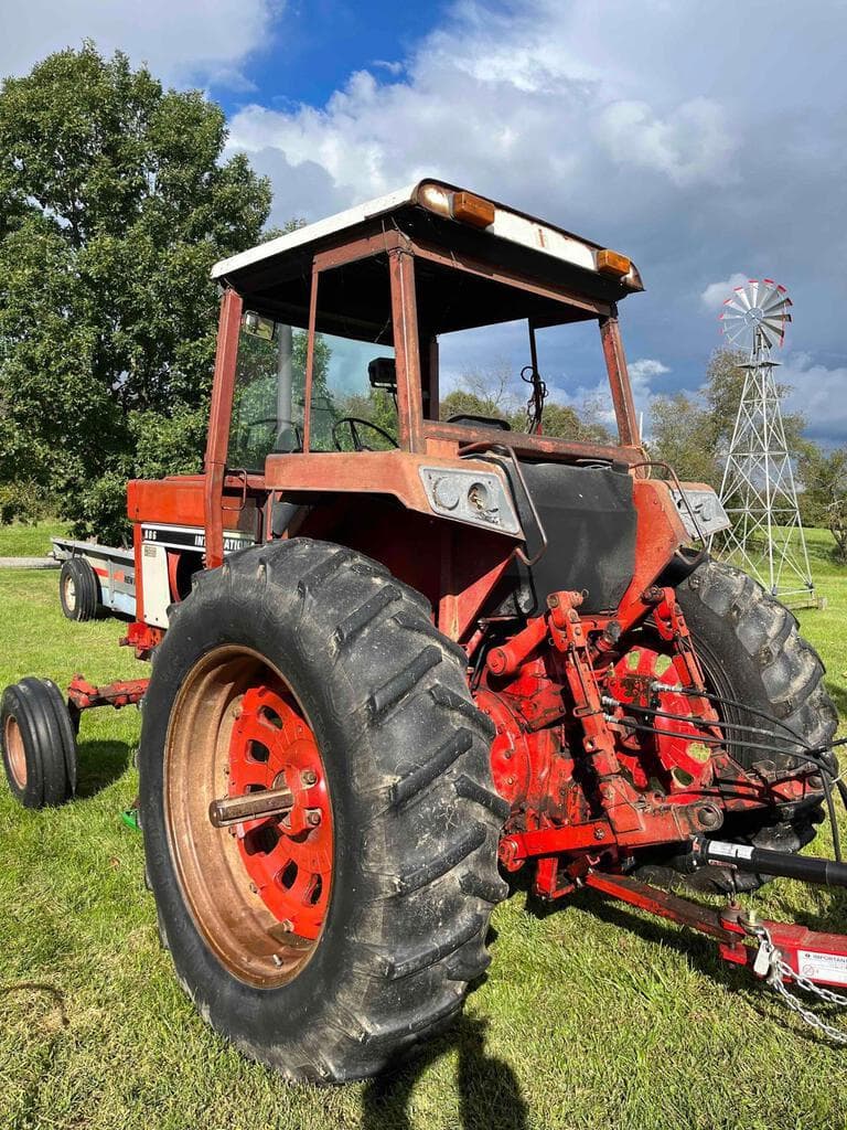 Tractor Zoom - International Harvester 886