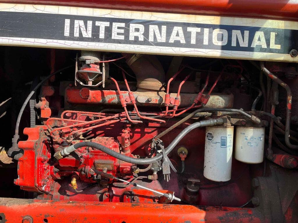 Tractor Zoom - International Harvester 886
