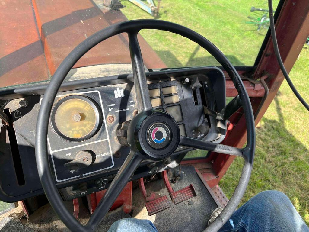 Tractor Zoom - International Harvester 886