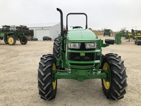 Tractor Zoom - 2021 John Deere 5100E