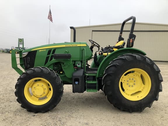 Tractor Zoom - 2021 John Deere 5100E