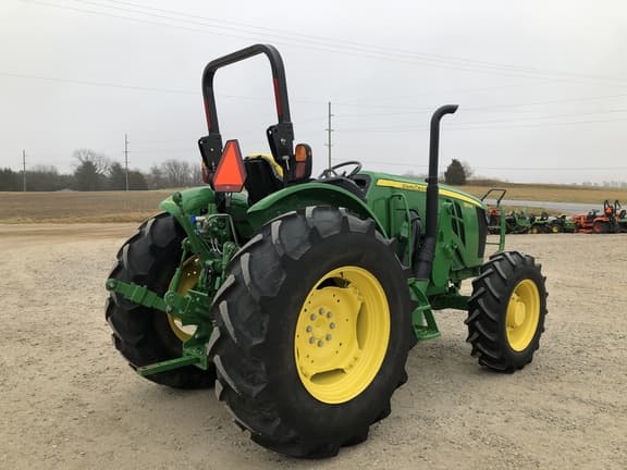 Tractor Zoom - 2021 John Deere 5100E