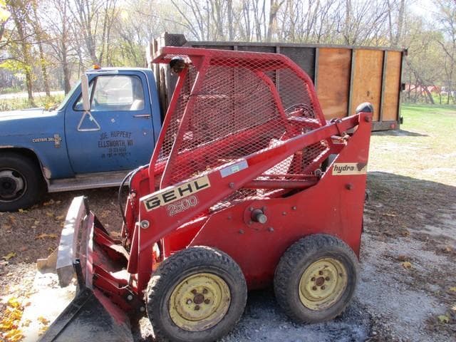 Tractor Zoom - Gehl 2500