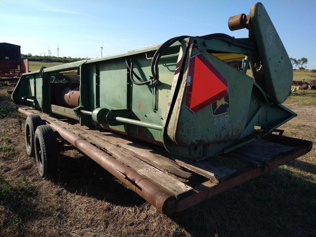 Tractor Zoom - John Deere 220