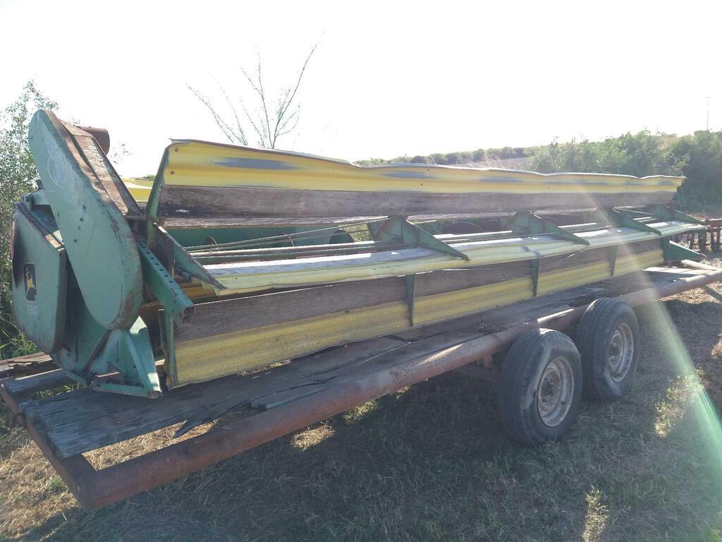 Tractor Zoom - John Deere 220