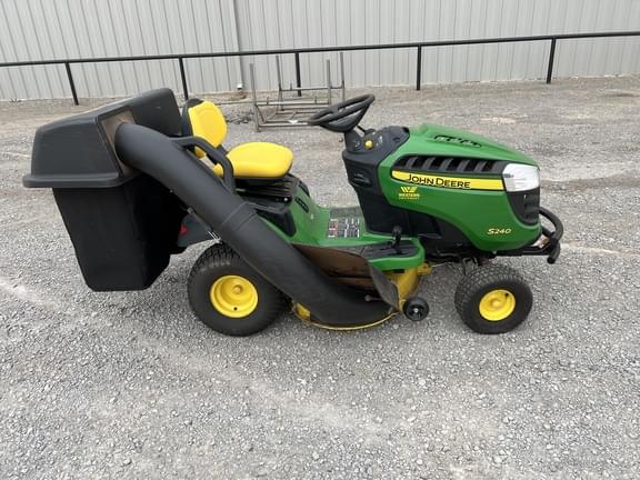 Tractor Zoom - 2020 John Deere S240