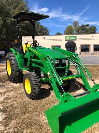 Tractor Zoom - 2022 John Deere 4052M