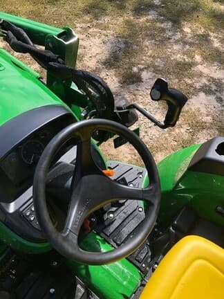 Tractor Zoom - 2022 John Deere 4052M