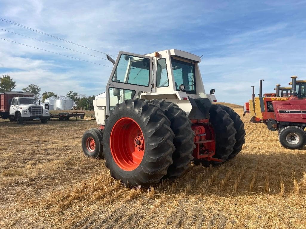 Tractor Zoom - 1975 J.I. Case 1370