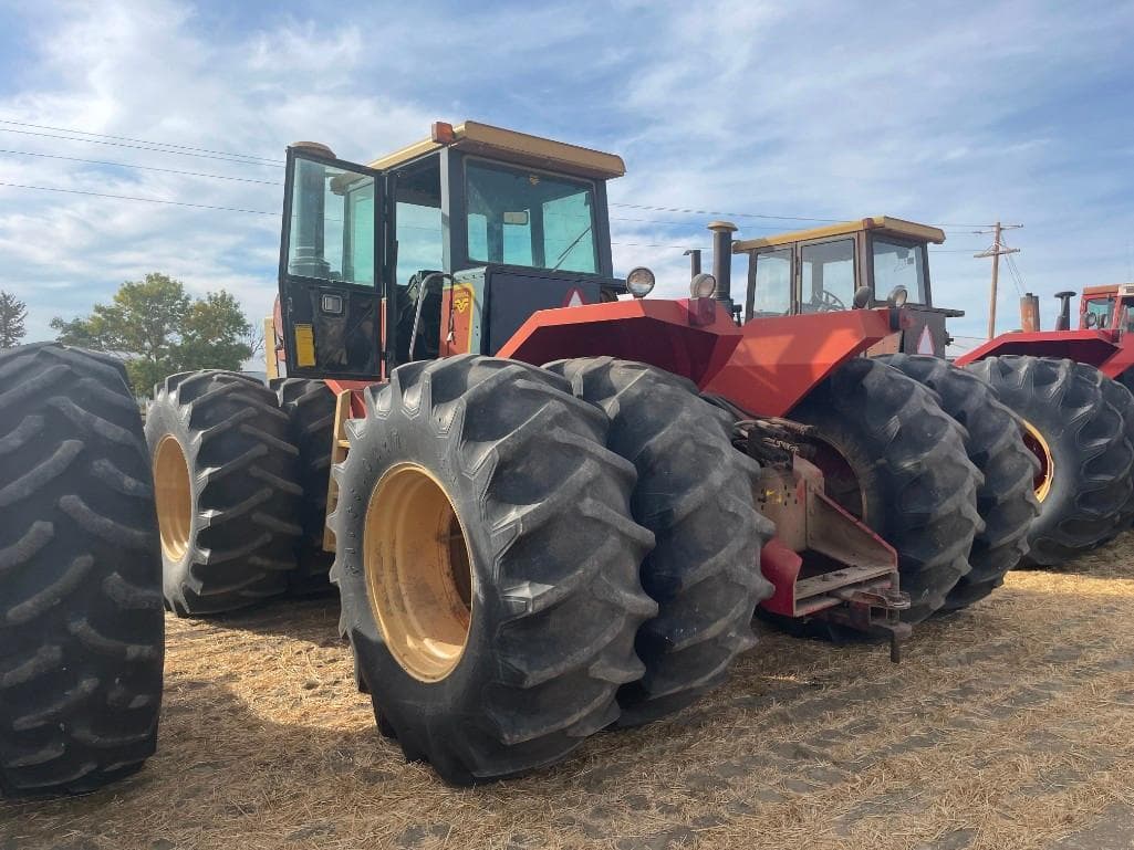 Tractor Zoom - 1980 Versatile 935