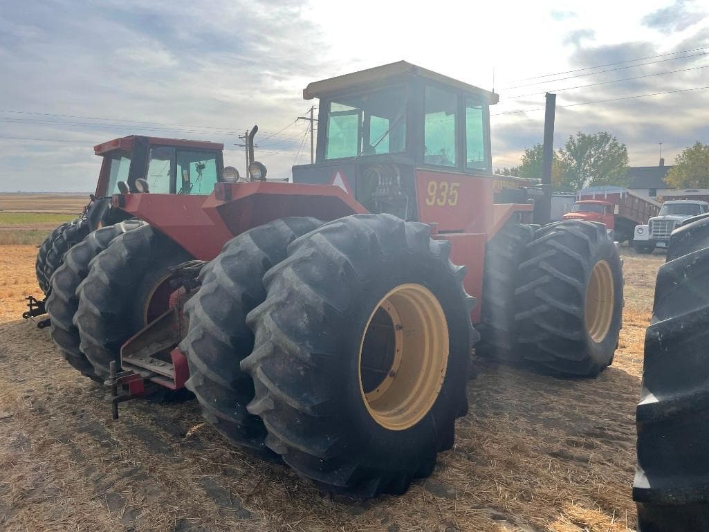 Tractor Zoom - 1980 Versatile 935