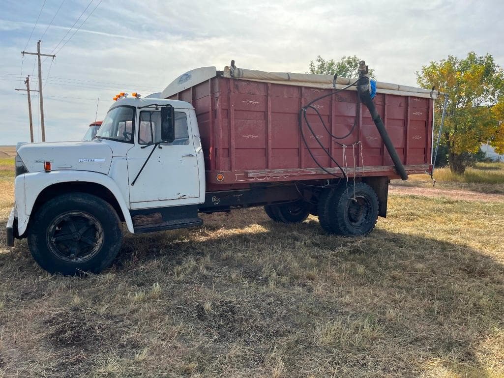 Tractor Zoom - International Loadstar 1600