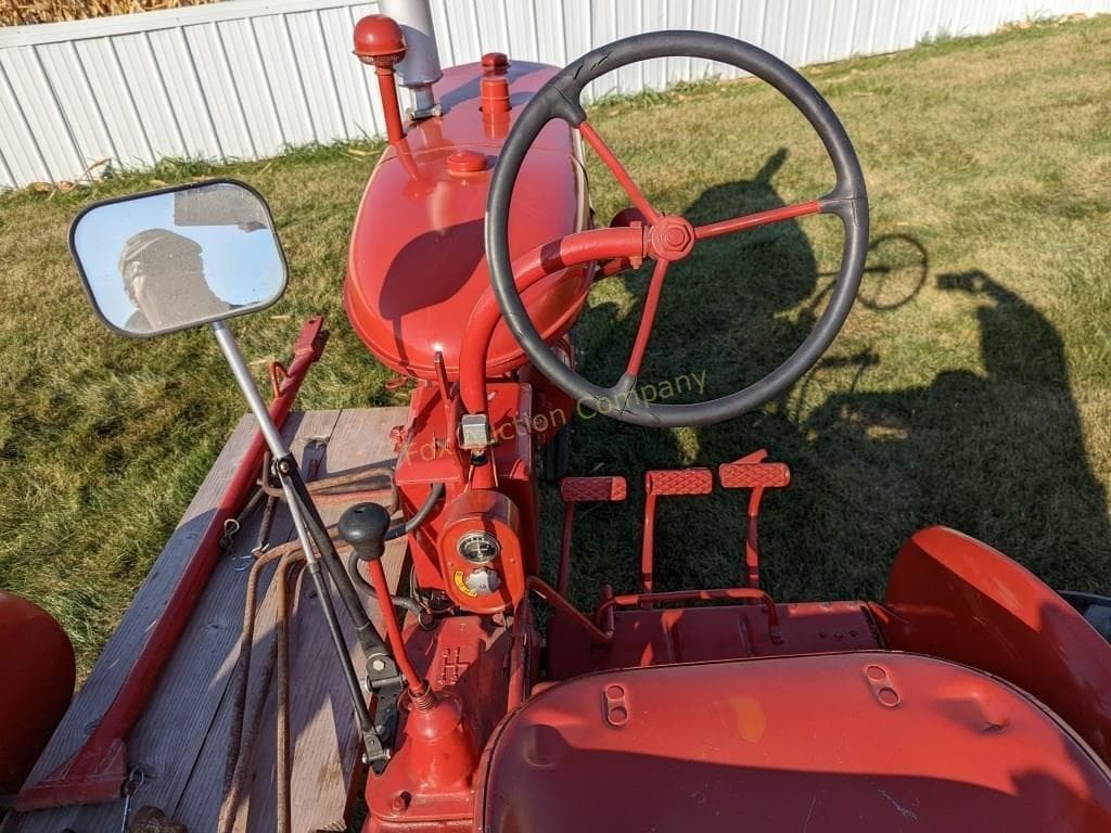 Tractor Zoom - 1939 Farmall B