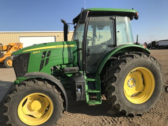 Tractor Zoom - 2021 John Deere 6120E
