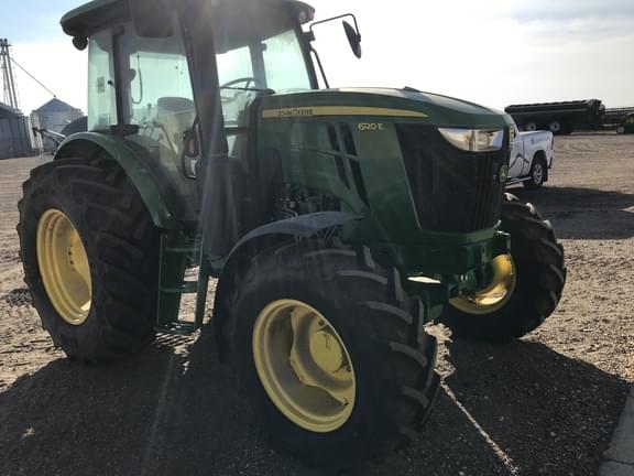 Tractor Zoom - 2021 John Deere 6120E