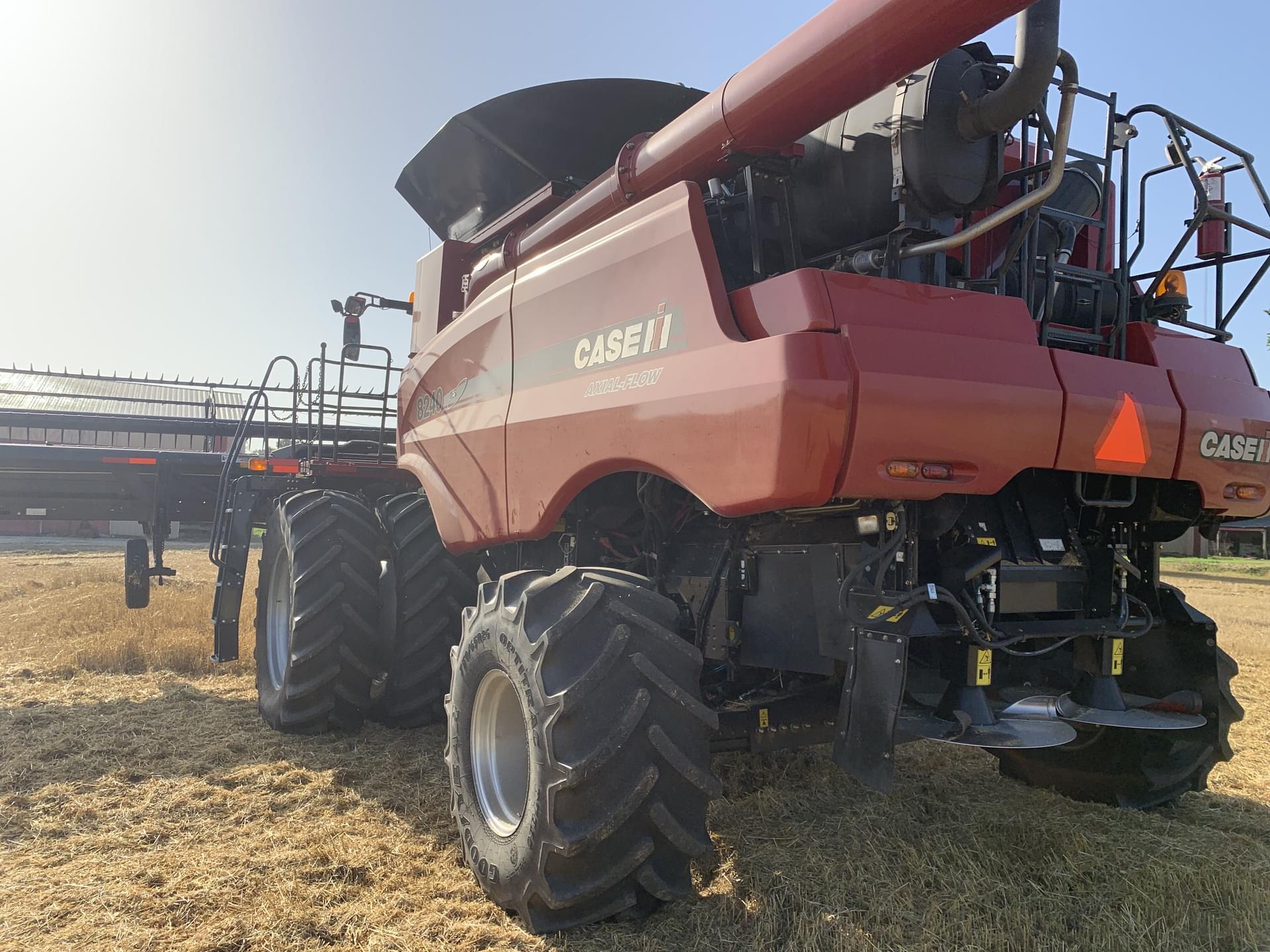 Tractor Zoom - 2016 Case IH 8240