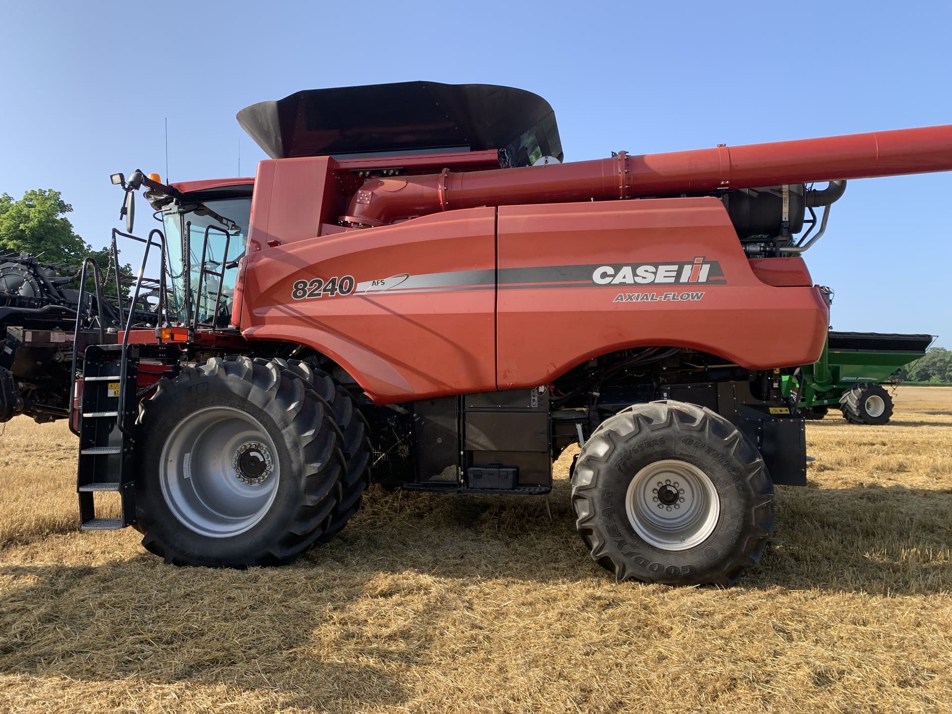 Tractor Zoom - 2016 Case IH 8240