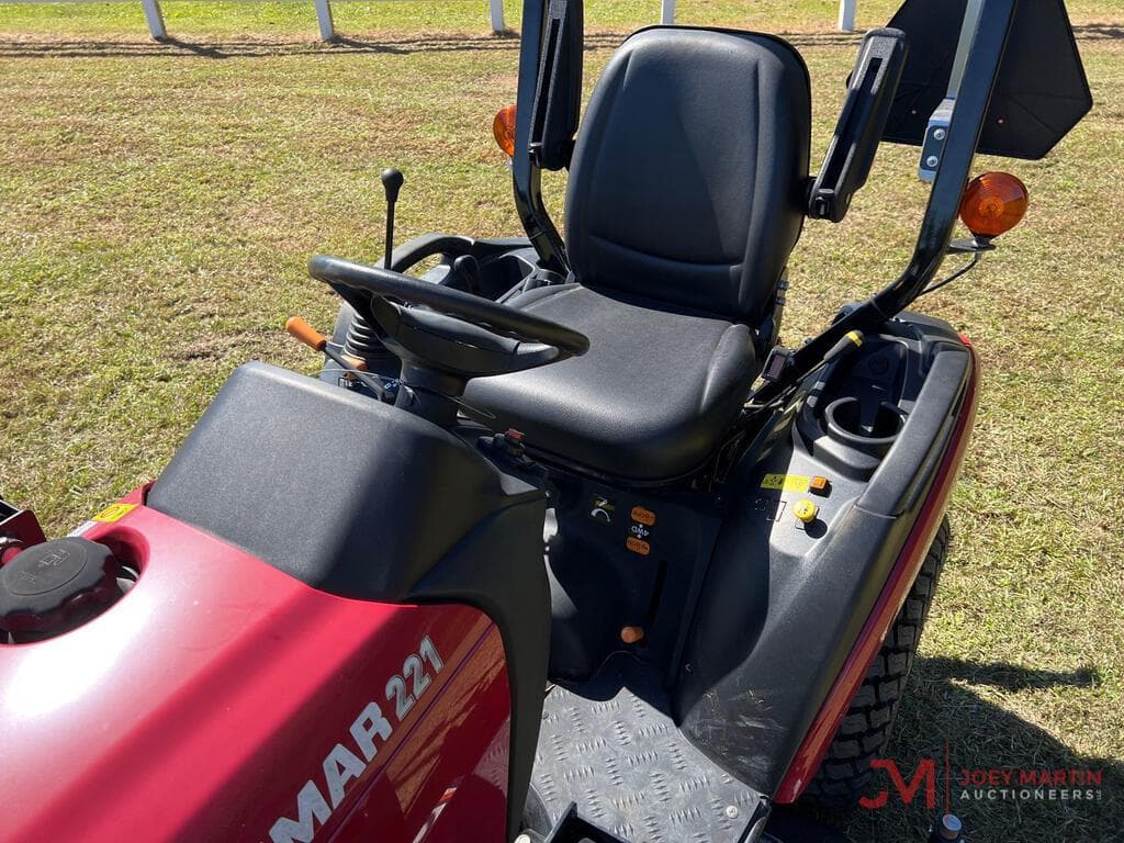 Tractor Zoom - Yanmar 221