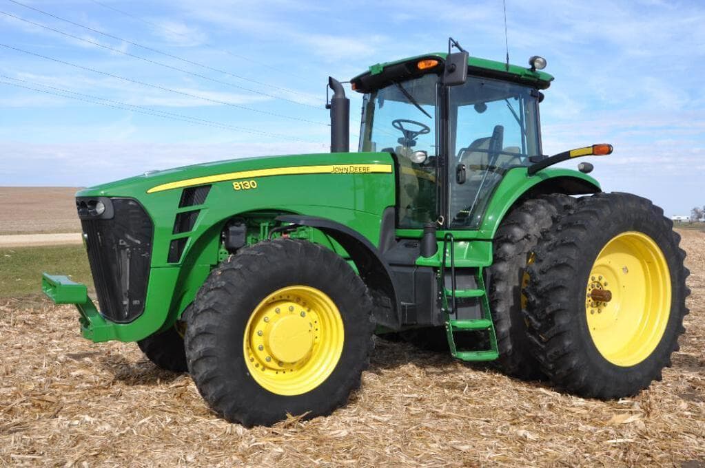 Tractor Zoom - 2006 John Deere 8130