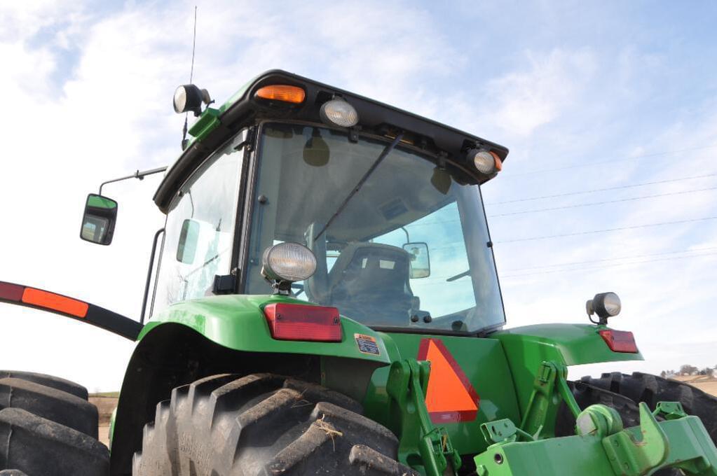 Tractor Zoom - 2006 John Deere 8130