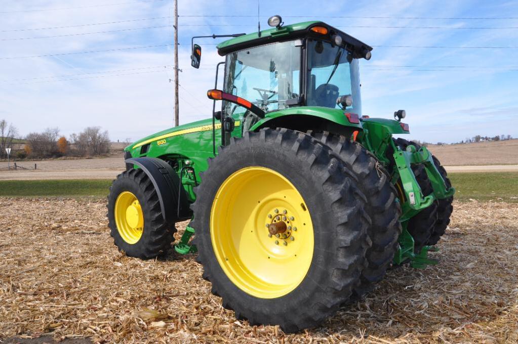 Tractor Zoom - 2006 John Deere 8130