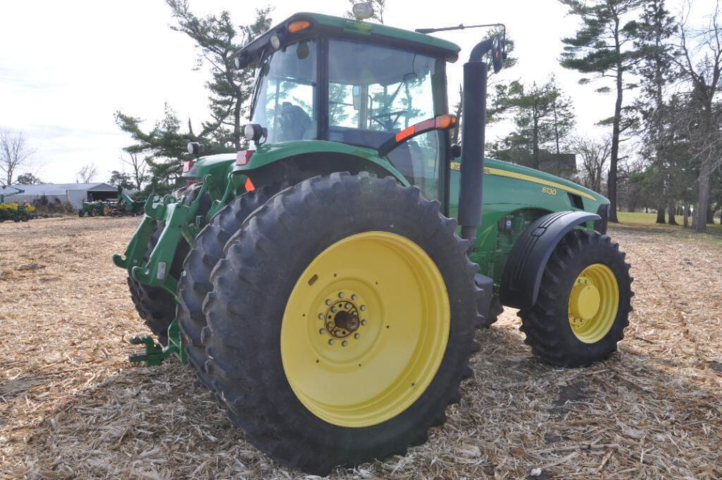 Tractor Zoom - 2006 John Deere 8130