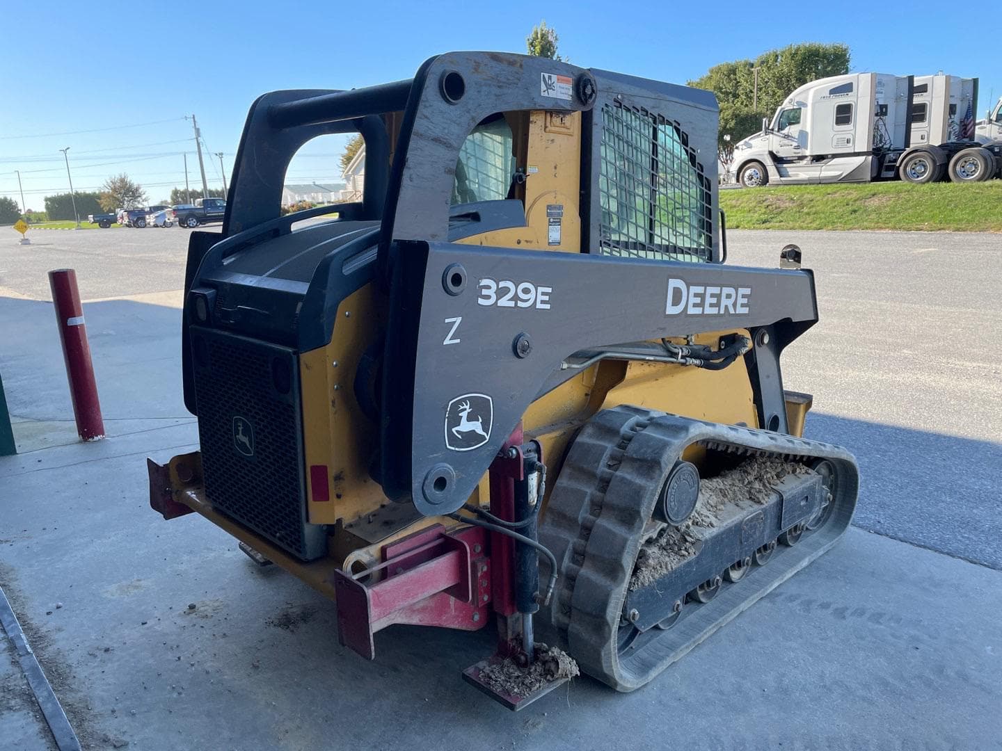 Tractor Zoom - 2016 John Deere 329E
