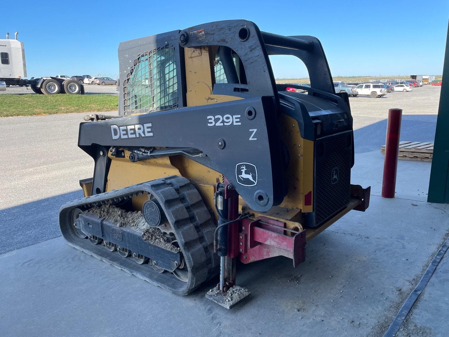 Tractor Zoom - 2016 John Deere 329E