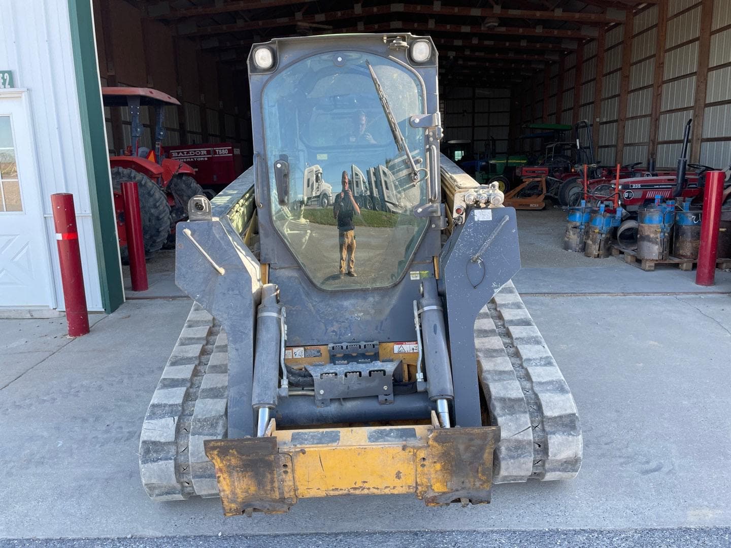 Tractor Zoom - 2016 John Deere 329E