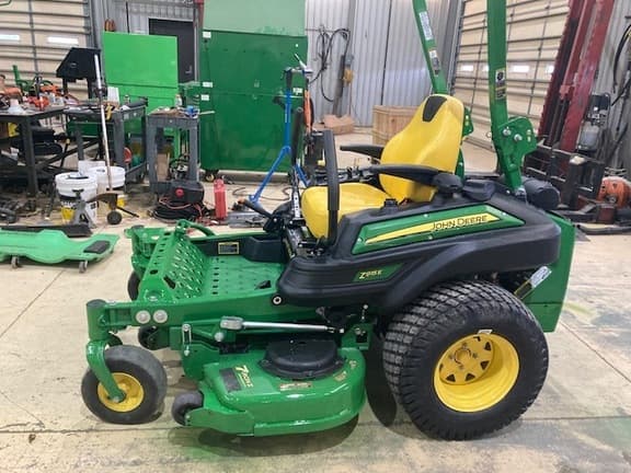 Tractor Zoom - 2021 John Deere Z915E