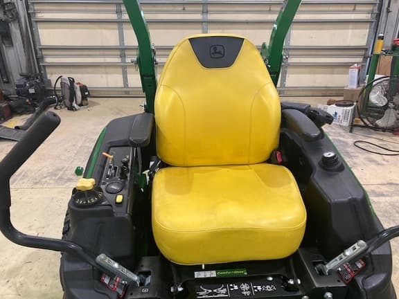 Tractor Zoom - 2021 John Deere Z915E