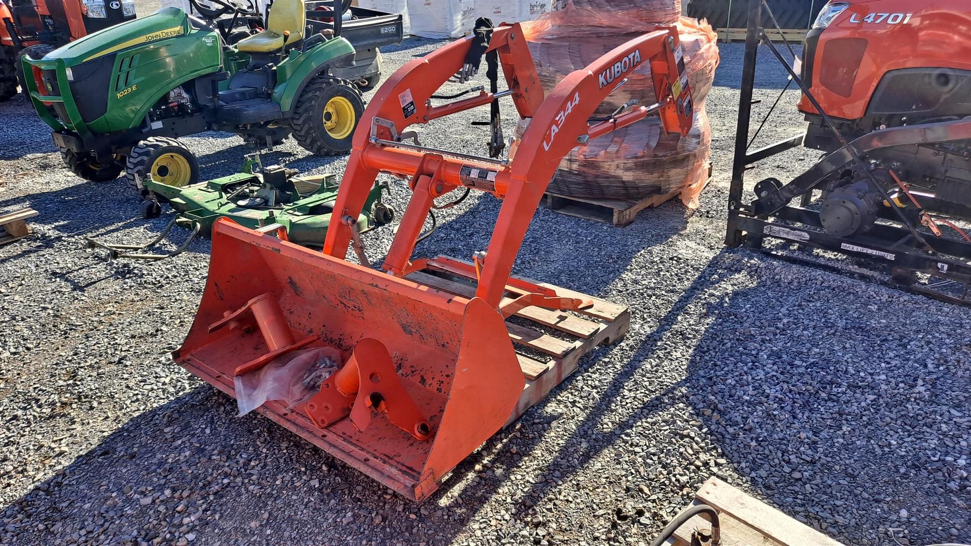 Tractor Zoom - 2018 Kubota LA344