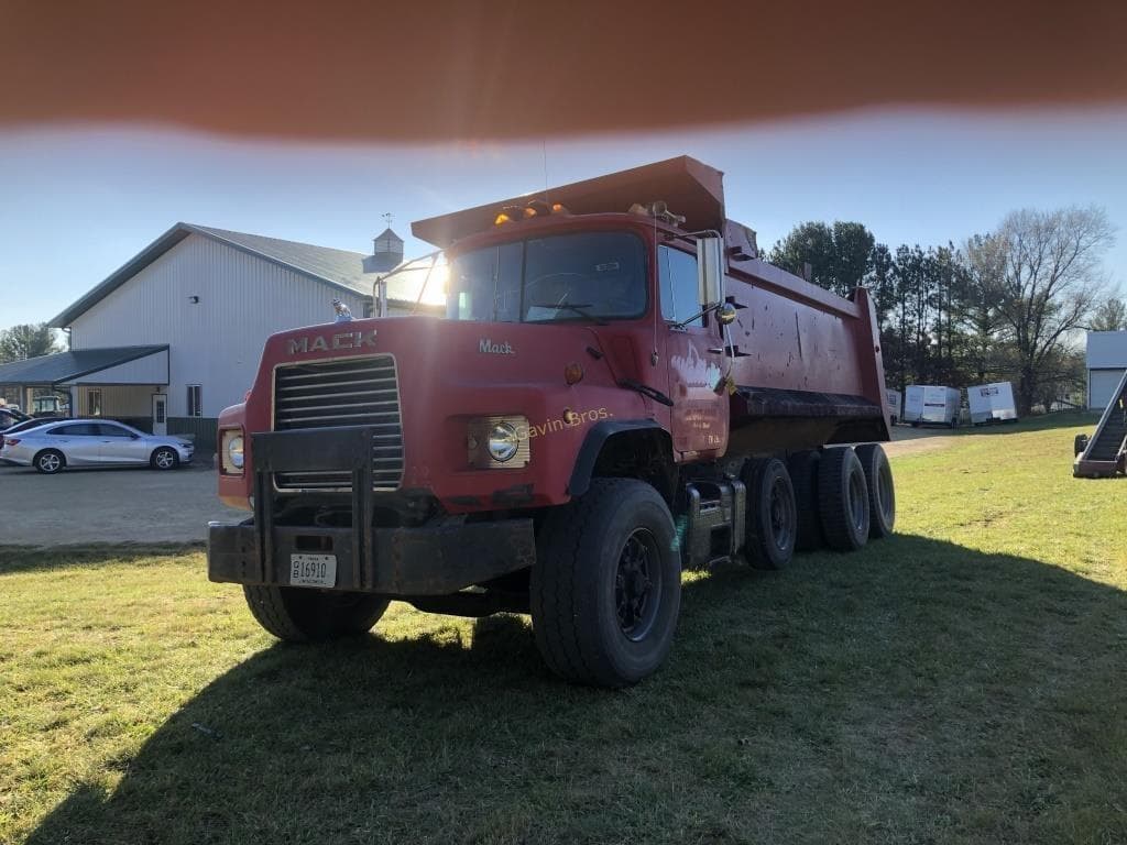 Tractor Zoom - 1990 Mack DM6905