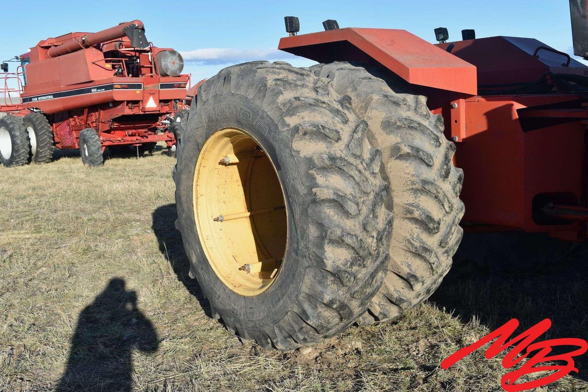 Tractor Zoom - 1982 Versatile 875