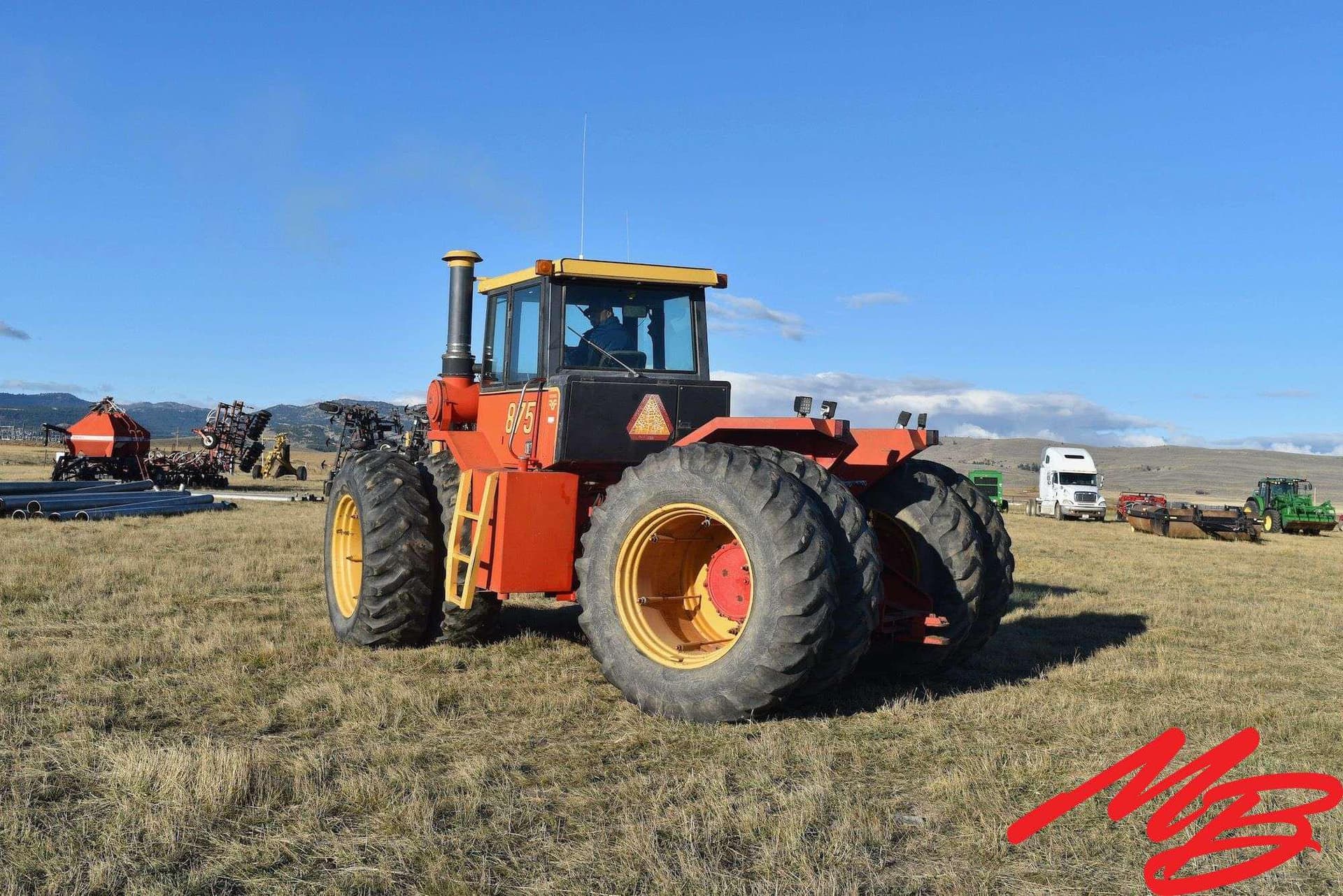 Tractor Zoom - 1982 Versatile 875